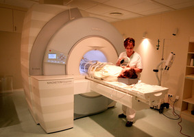Robert-Koch-Krankenhaus Apolda: Magnetresonanz- tomografie (MRT)
